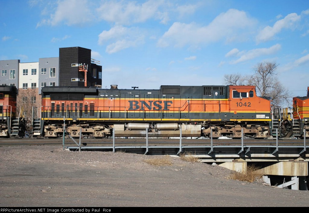 BNSF 1042